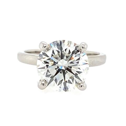 Oval vs Round Diamonds : A Detailed Comparison